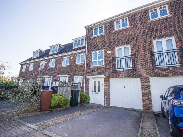 4 bedroom townhouse to rent