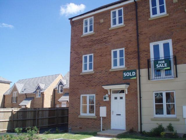 4 bedroom townhouse to rent