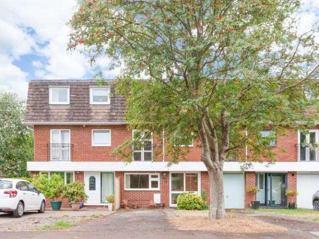 4 bedroom townhouse to rent