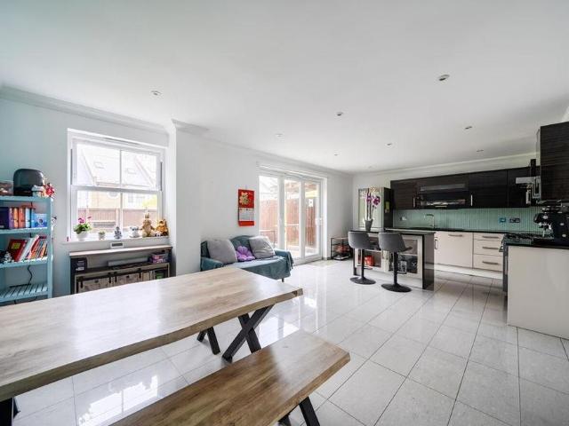 4 bedroom townhouse to rent