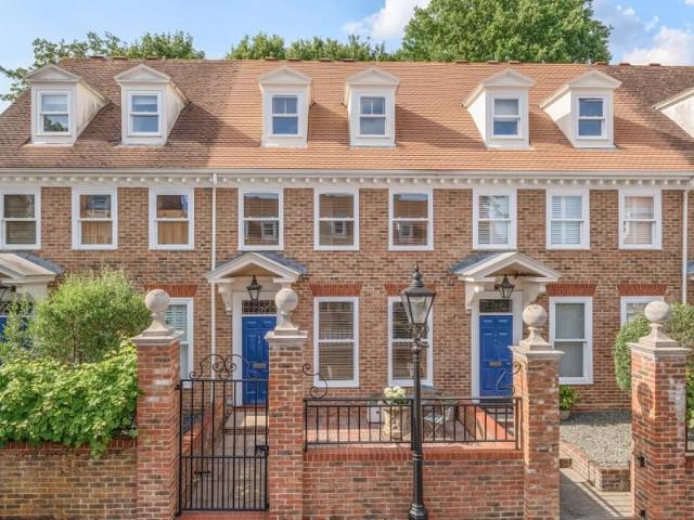 4 bedroom townhouse to rent