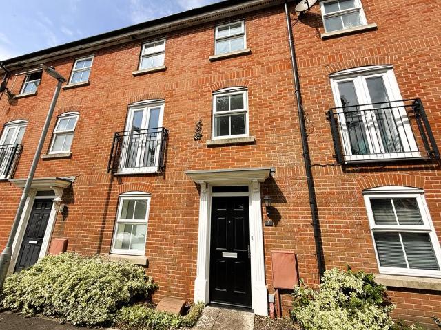 4 bedroom townhouse to rent