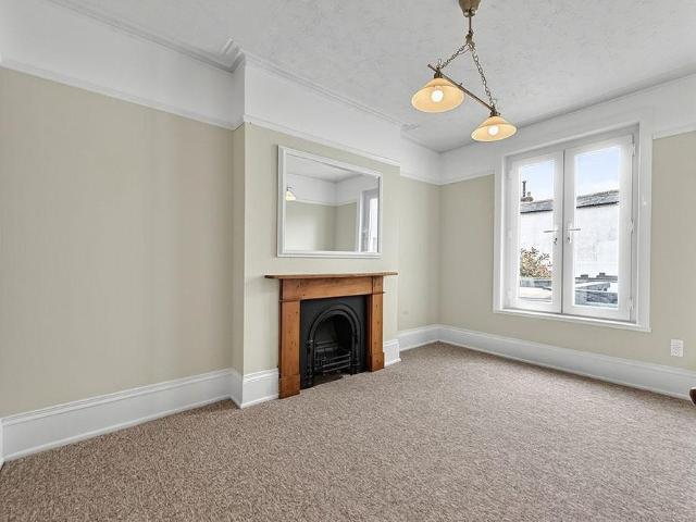 4 bedroom townhouse to rent