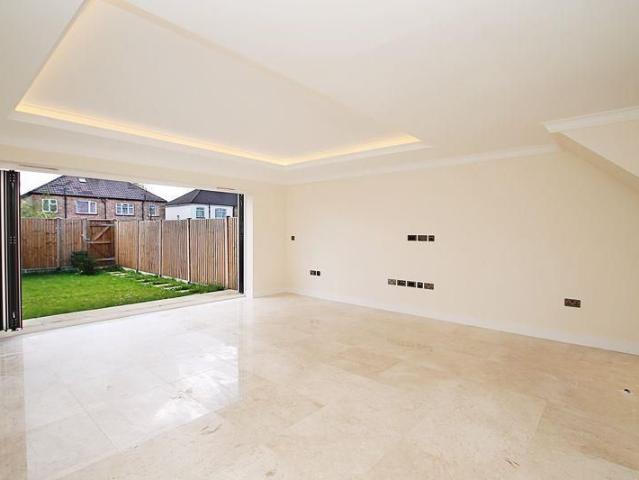 4 bedroom townhouse to rent