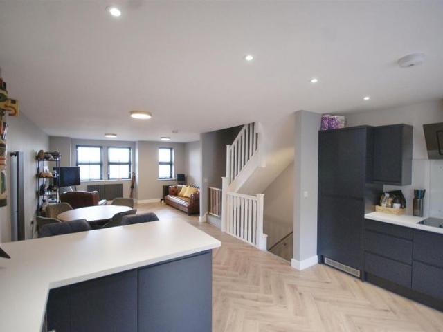 4 bedroom townhouse to rent