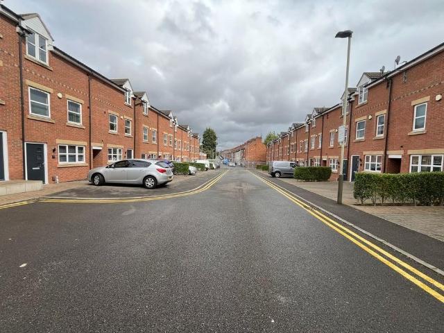 4 bedroom townhouse to rent