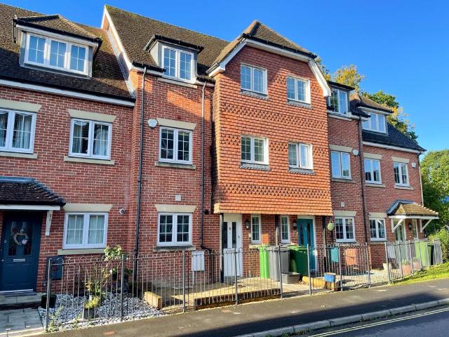 4 bedroom townhouse to rent