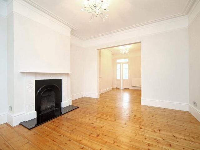 4 bedroom townhouse to rent