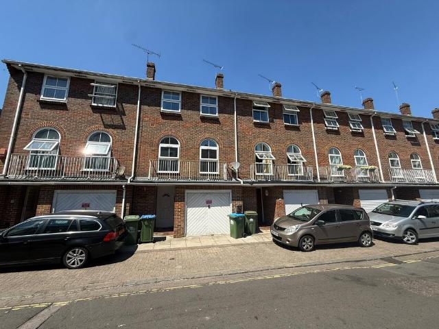 4 bedroom townhouse to rent