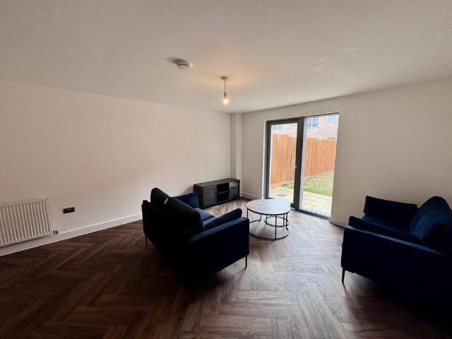 4 bedroom townhouse to rent