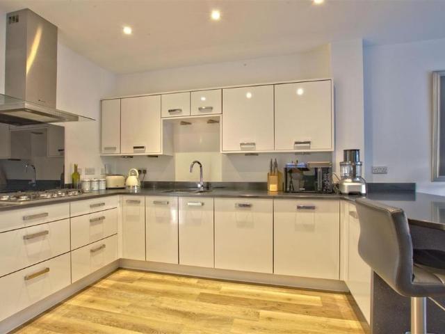 4 bedroom townhouse to rent