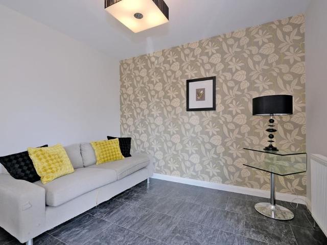 4 bedroom townhouse to rent