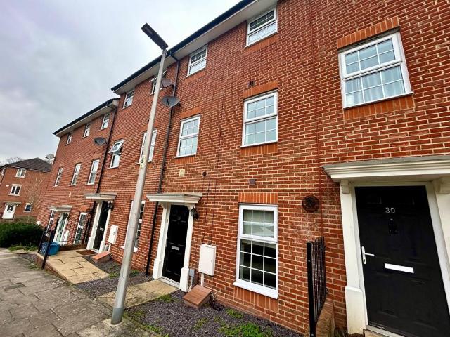 4 bedroom townhouse to rent