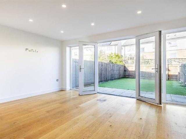 4 bedroom townhouse to rent