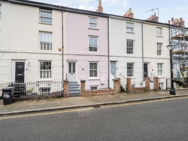 4 bedroom townhouse to rent