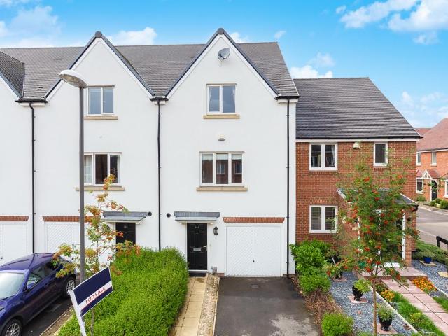 4 bedroom townhouse to rent