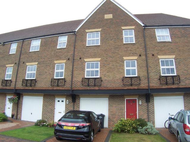 4 bedroom townhouse to rent