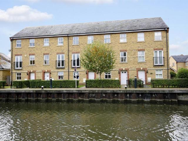 4 bedroom townhouse to rent
