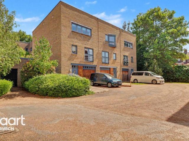 4 bedroom townhouse to rent