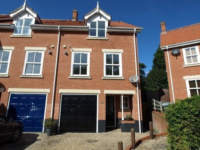 4 bedroom townhouse to rent