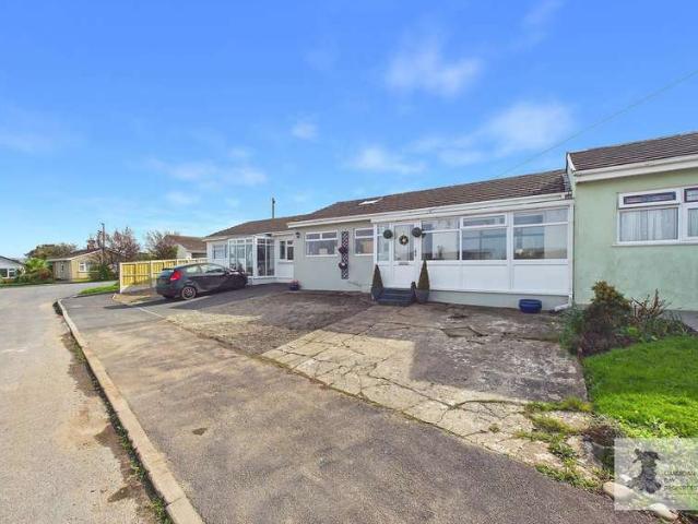 4 Bedroom Terraced Bungalow