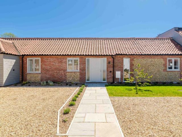 4 bedroom terraced bungalow for sale