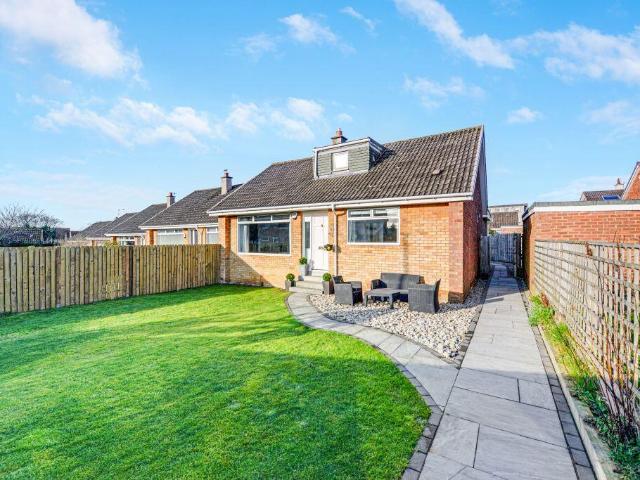 4 bedroom terraced bungalow for sale in 7 Drum Brae Walk, Edinburgh, EH4 8DG, EH4