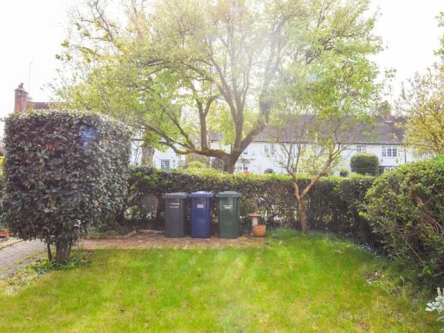4 bedroom terraced bungalow to rent