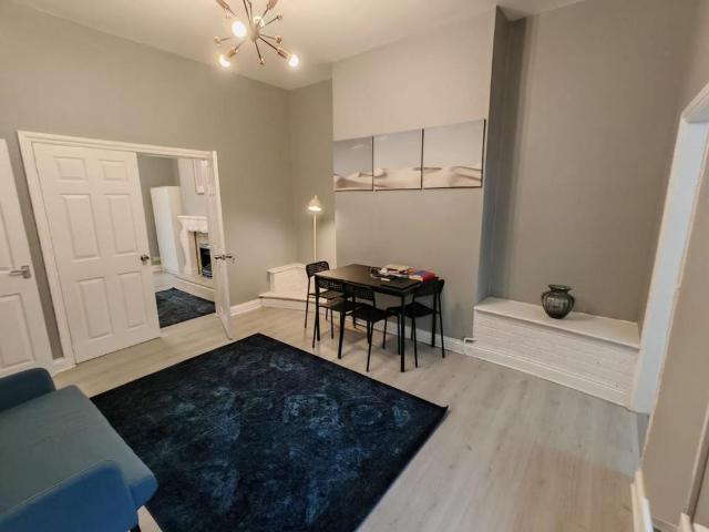 4 bedroom terraced bungalow to rent