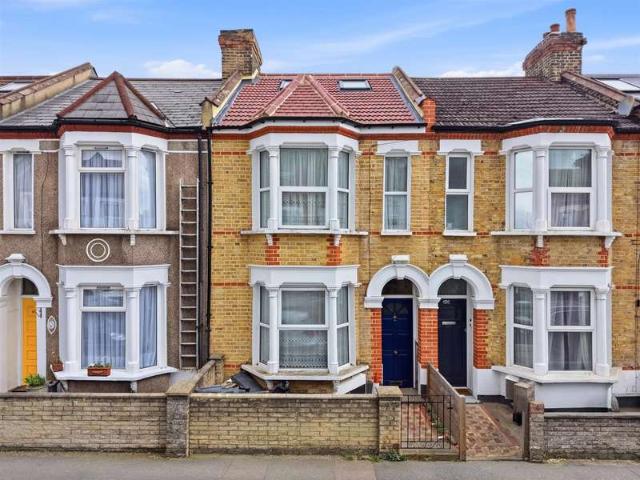 4 Bedroom Terraced House