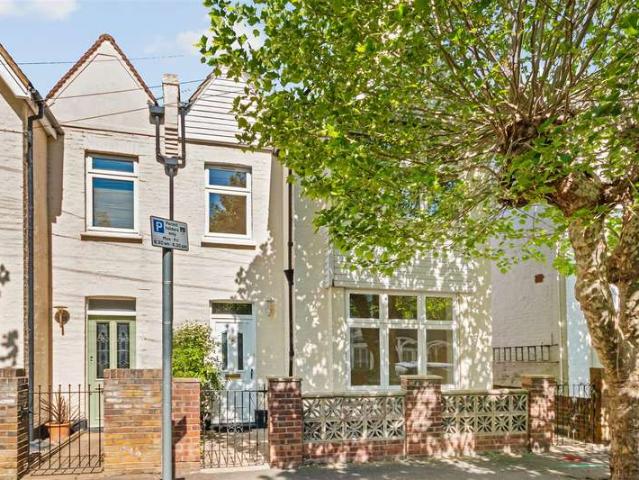 5 Bedroom Terraced House