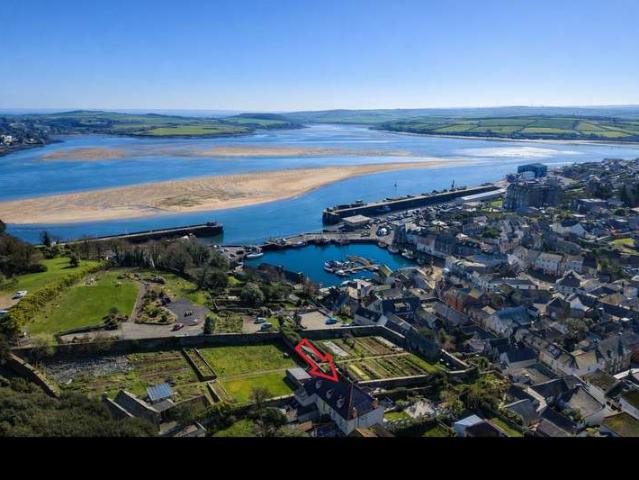 4 Bedroom Terraced House