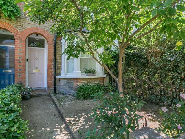 4 Bedroom Terraced House