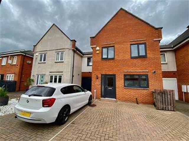 4 Bedroom Terraced House