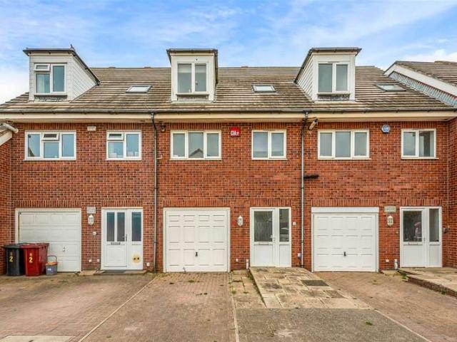 4 Bedroom Terraced House