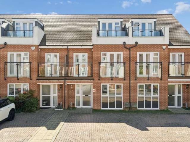 4 Bedroom Town House