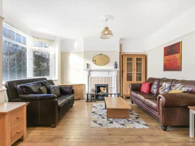 4 Bedroom Terraced House