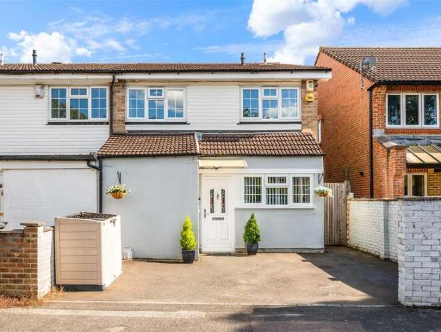 4 Bedroom End Of Terrace House