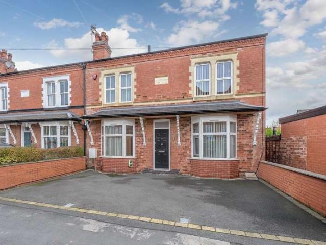 4 Bedroom Terraced House
