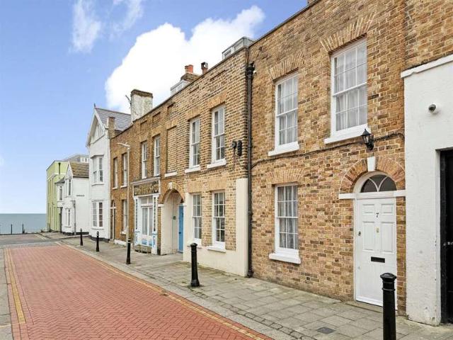 4 Bedroom Terraced House