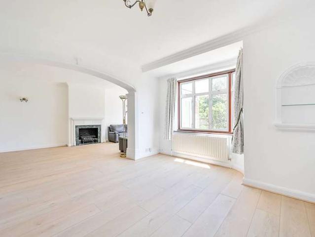 4 Bedroom Terraced House
