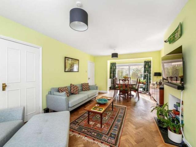 4 Bedroom Terraced House