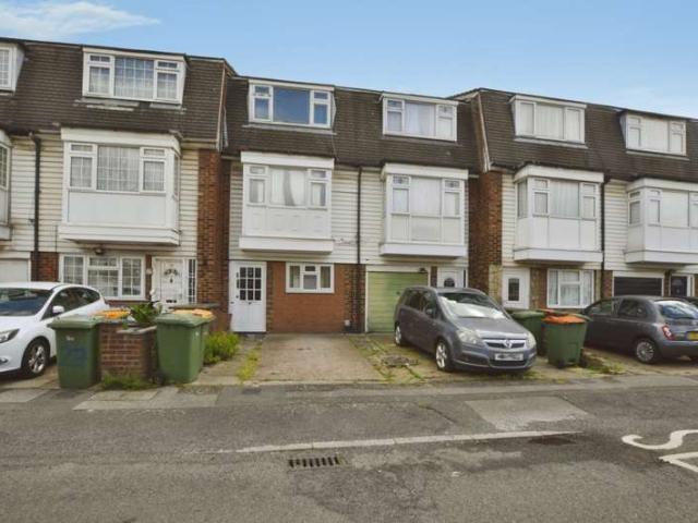 4 Bedroom Terraced House