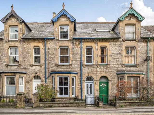 4 Bedroom Terraced House