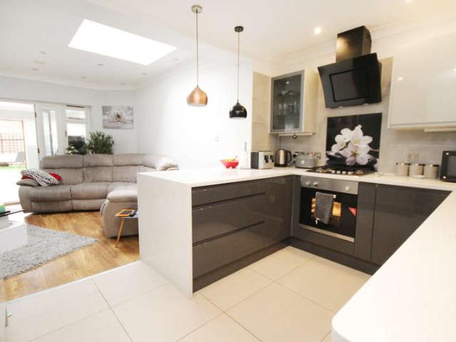 4 Bedroom Terraced House