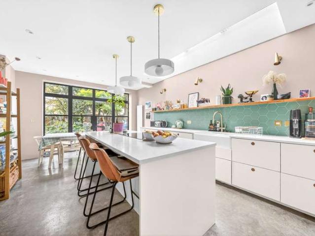 4 Bedroom Terraced House