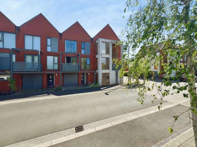 4 Bedroom Terraced House