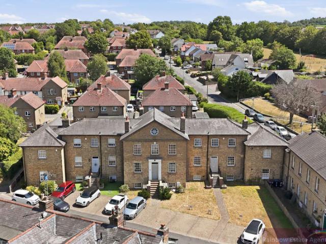 4 Bedroom Terraced House