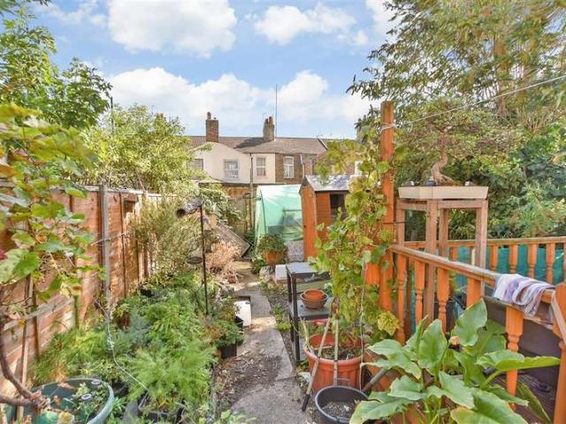 4 Bedroom Terraced House