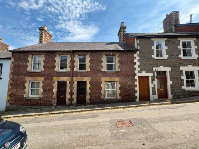 4 Bedroom Terraced House